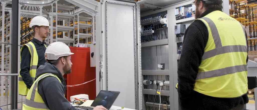 A Guide to Warehouse Automation, Productivity & Labour Shortages ...
