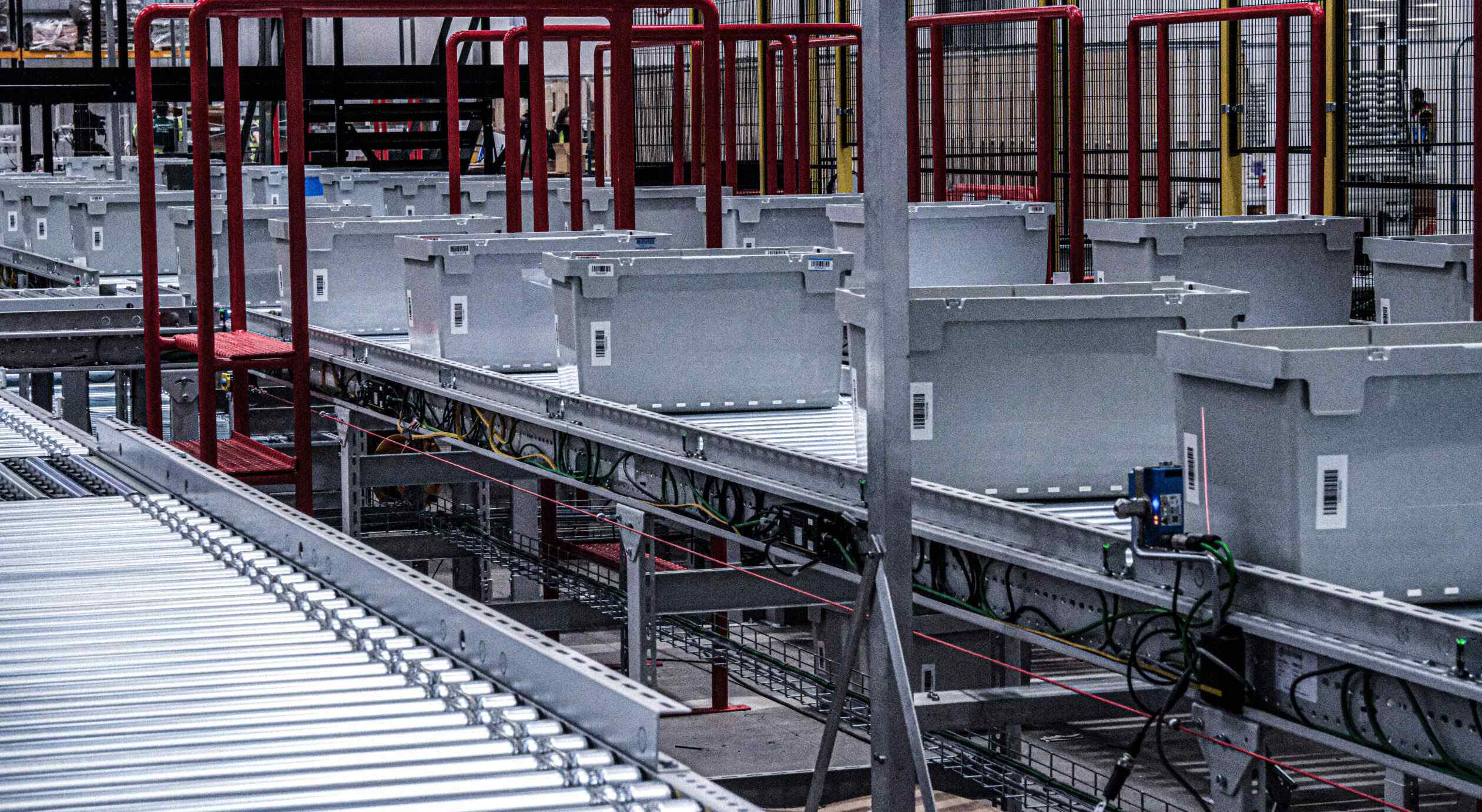 A Complete Guide to Warehouse Conveyor Systems | Milestone Knowledge Hub